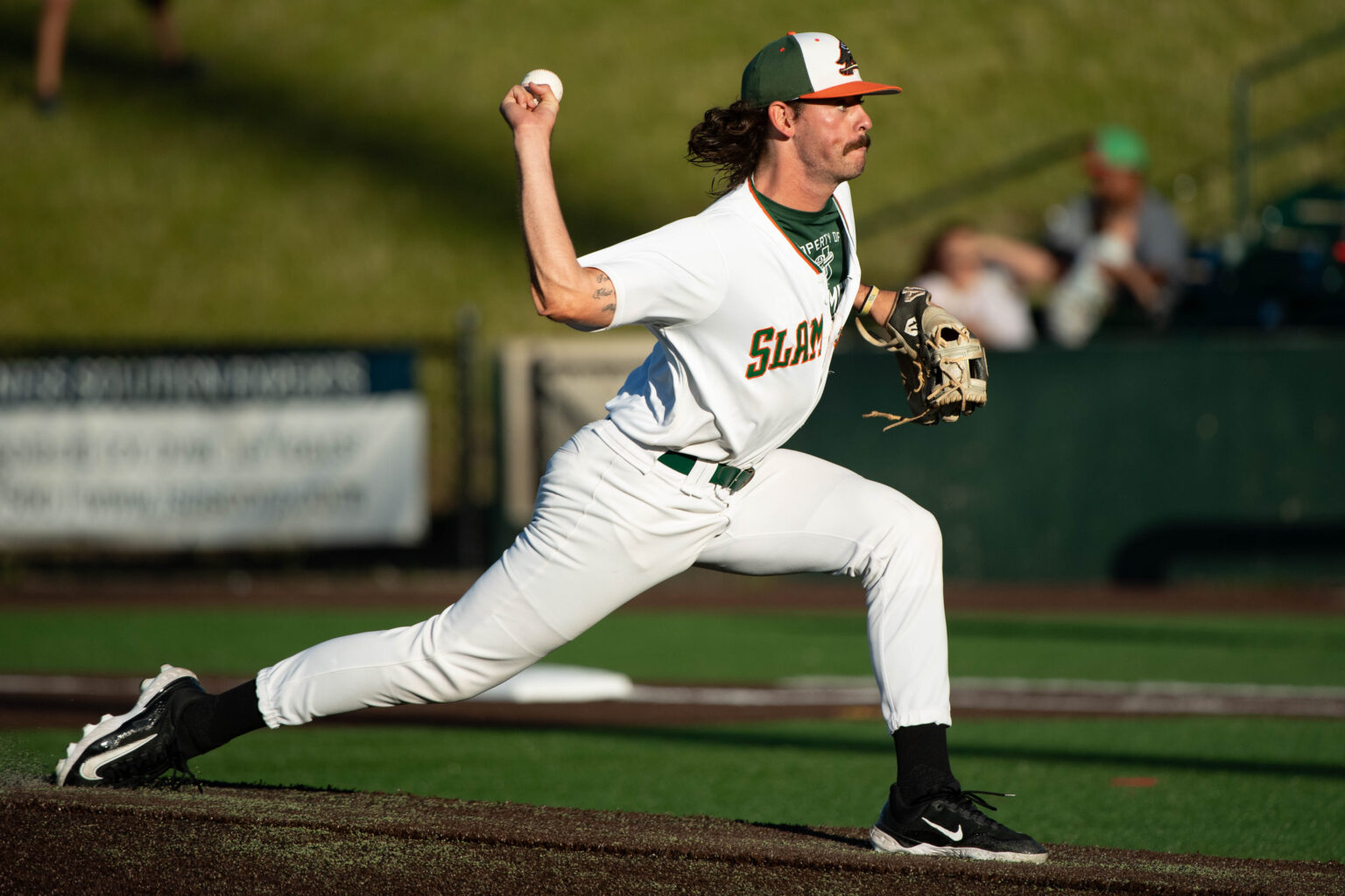 Slammers use late rally to break tie, clinch series victory over Aigles ...